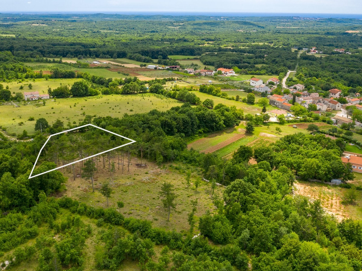 An attractive building land with a view of the picturesque Istrian ...